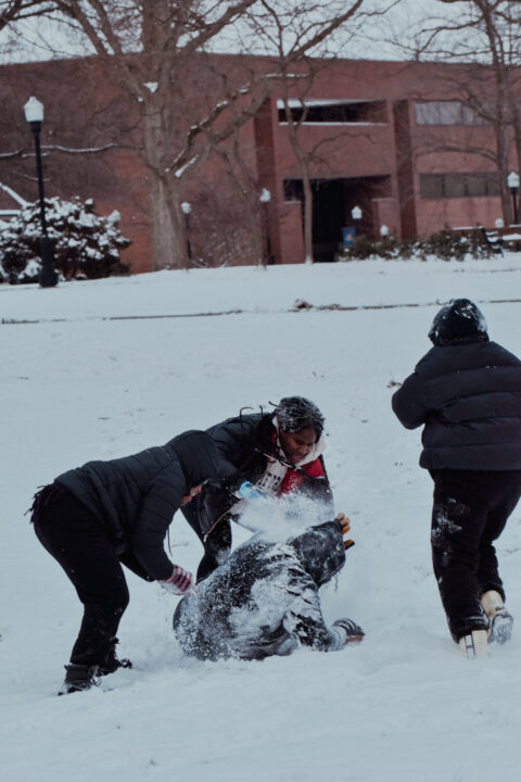 UT Martin students battle with snowballs – The Pacer