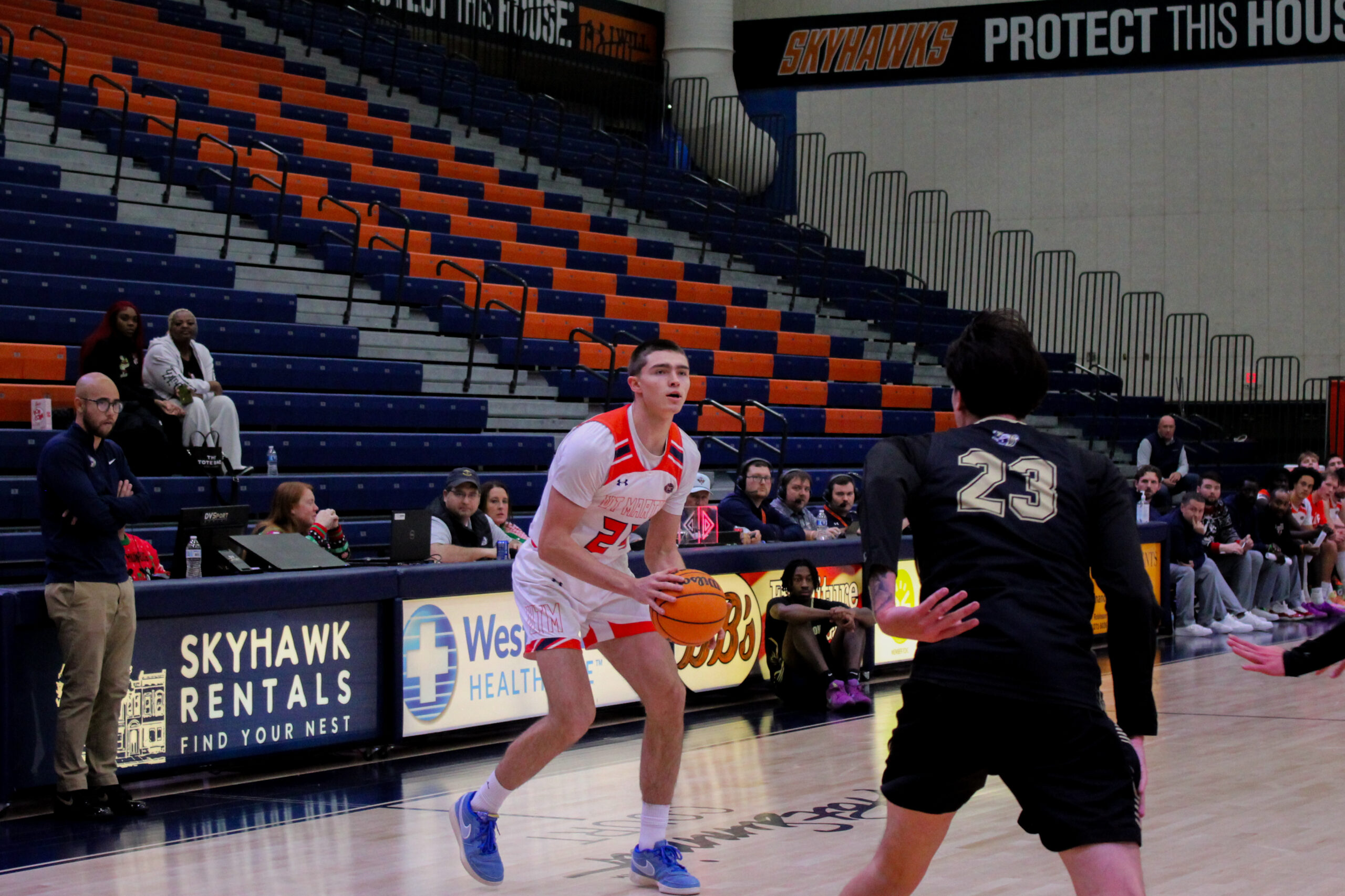 Men’s Basketball – The Pacer